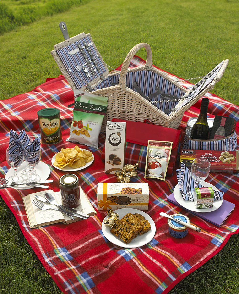 The Perfect Picnic Basket Gift Hamper